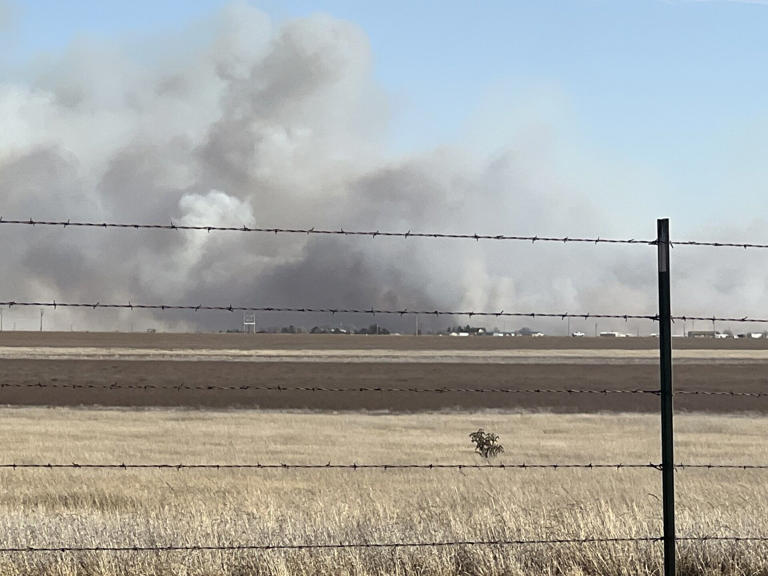Grass fire southeast of Loop 335 causes evacuations, threatens structures