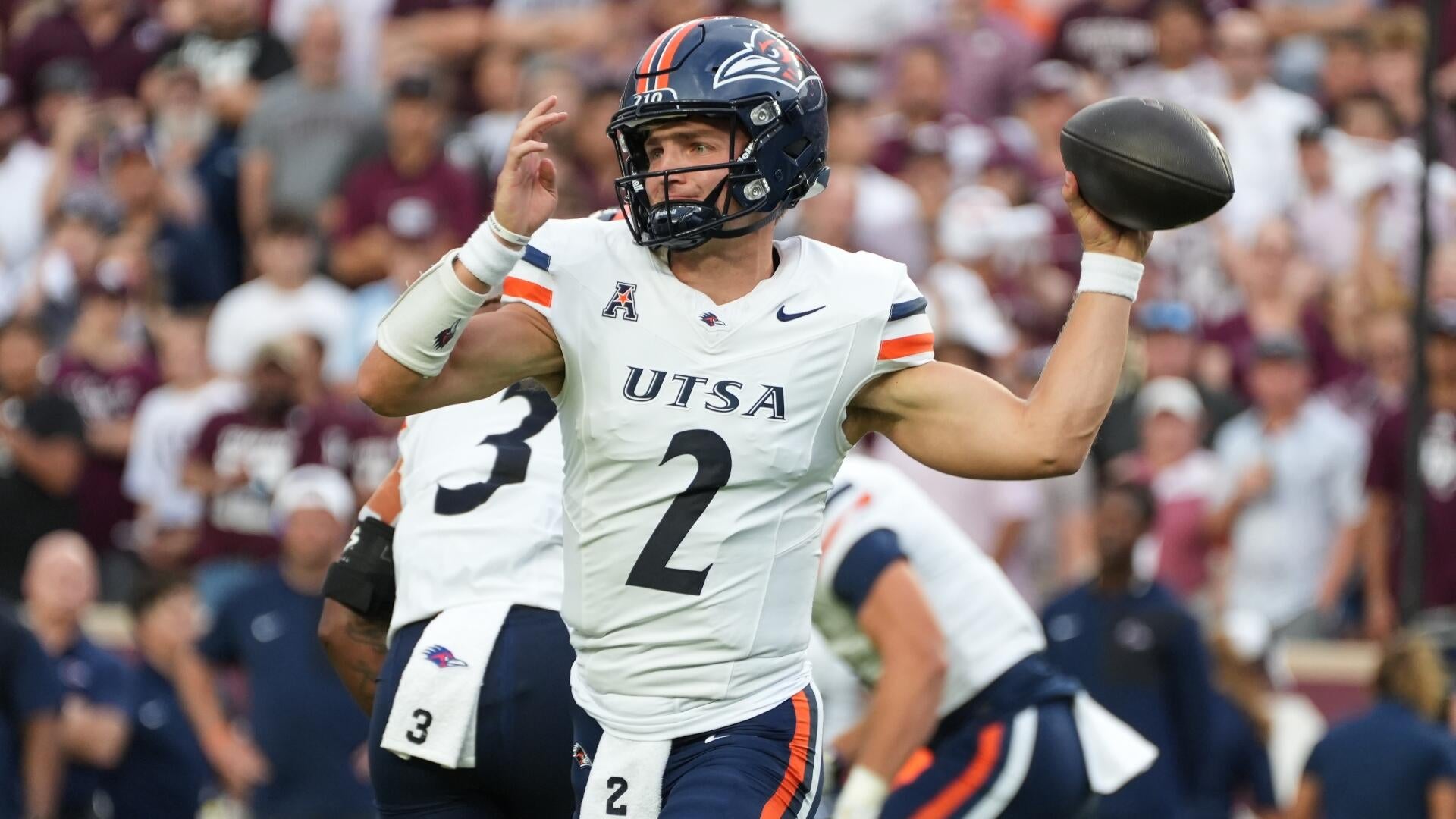 Friday college football bowl picks, odds, best bets: Back Northwestern ...