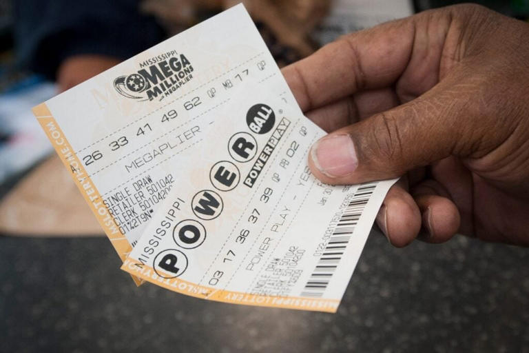 After winning $28 million at 21, he made one quiet money choice that ...