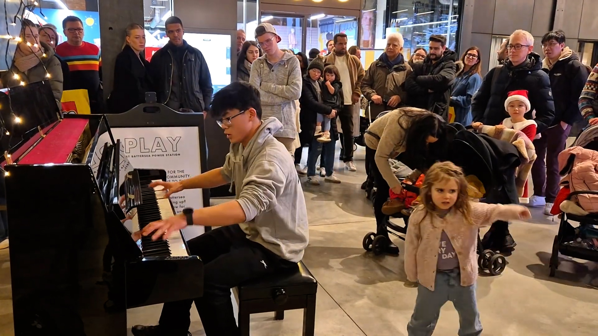 Live piano version of Carol of the Bells in London