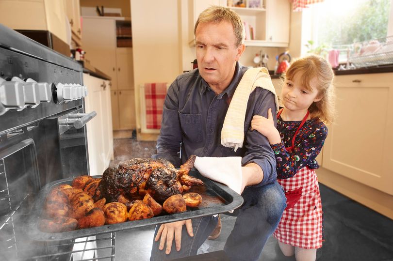 How to save burnt turkey and make Christmas dinner edible with last ...