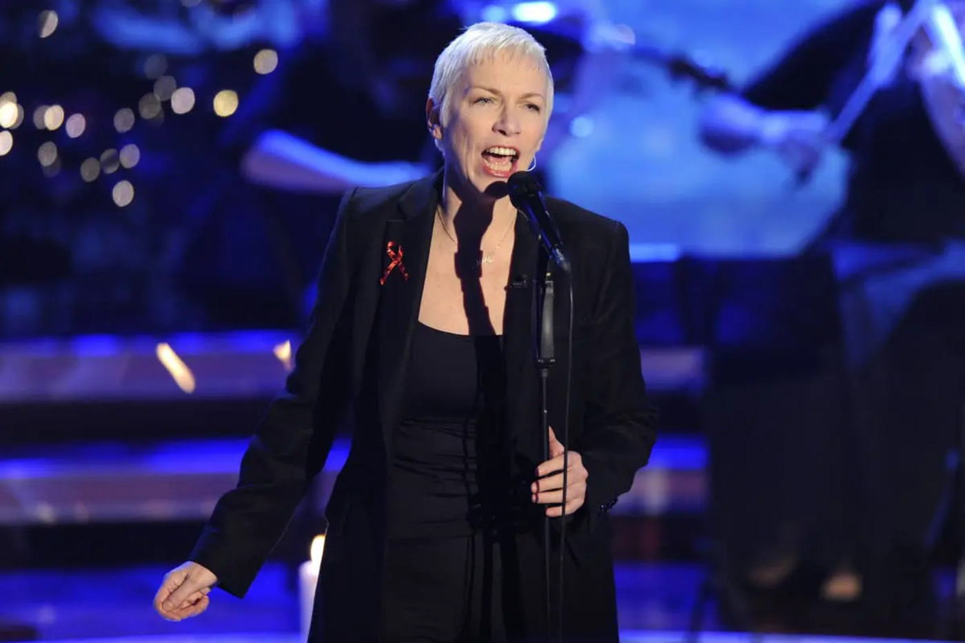 Annie Lennox: «Το να πεθάνω είναι εύκολο, η ζωή είναι που με τρομάζει ...