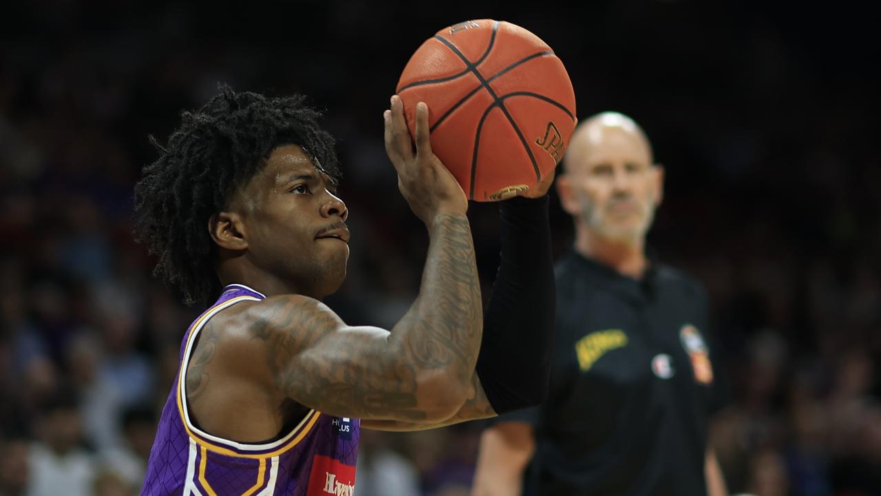 Kings send Christmas message with huge win over Hawks