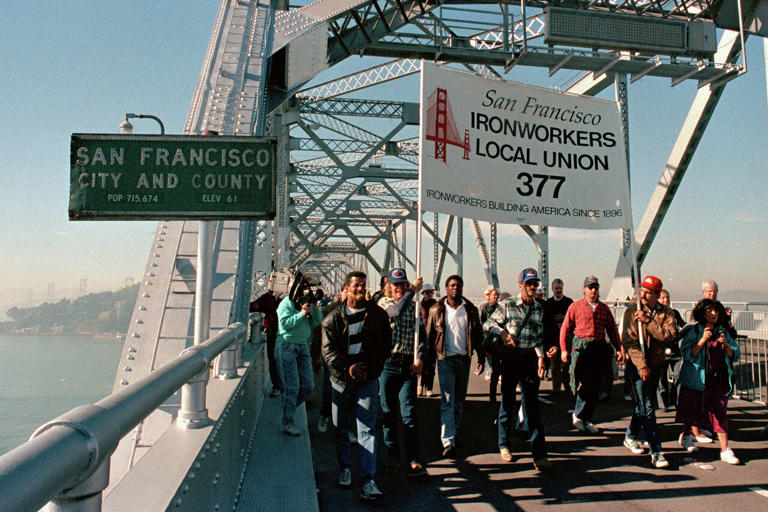 The last time a crowd of Bay Area pedestrians (legally) walked on the Bay Bridge