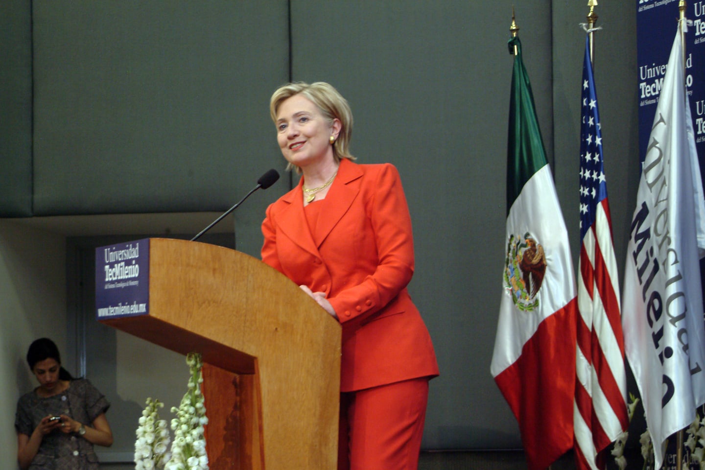 Hillary Clinton's Christmas post called 'tone-deaf' amid Bill's ...