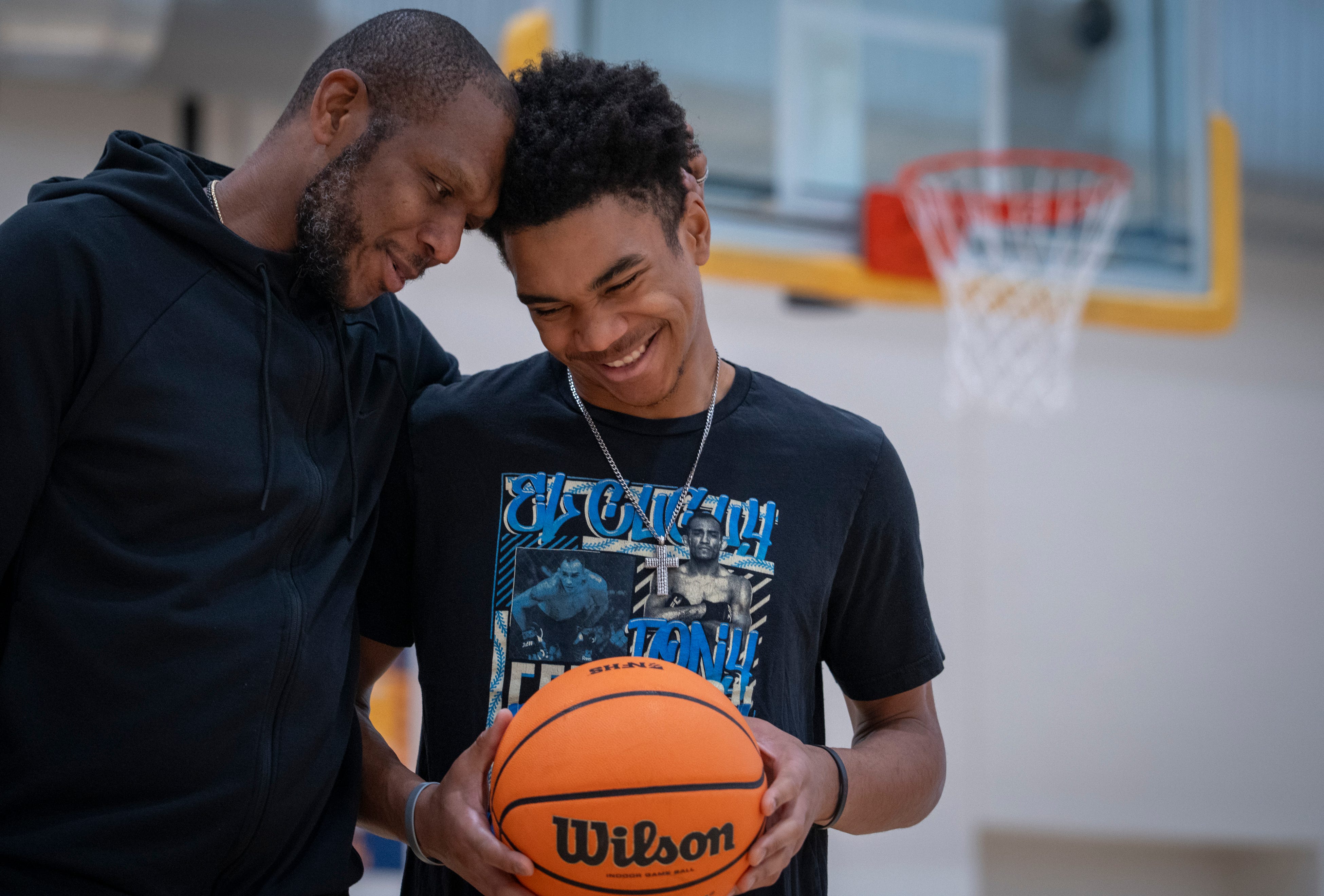 NBA exec, former Suns GM James Jones dialed in on prep star son JD
