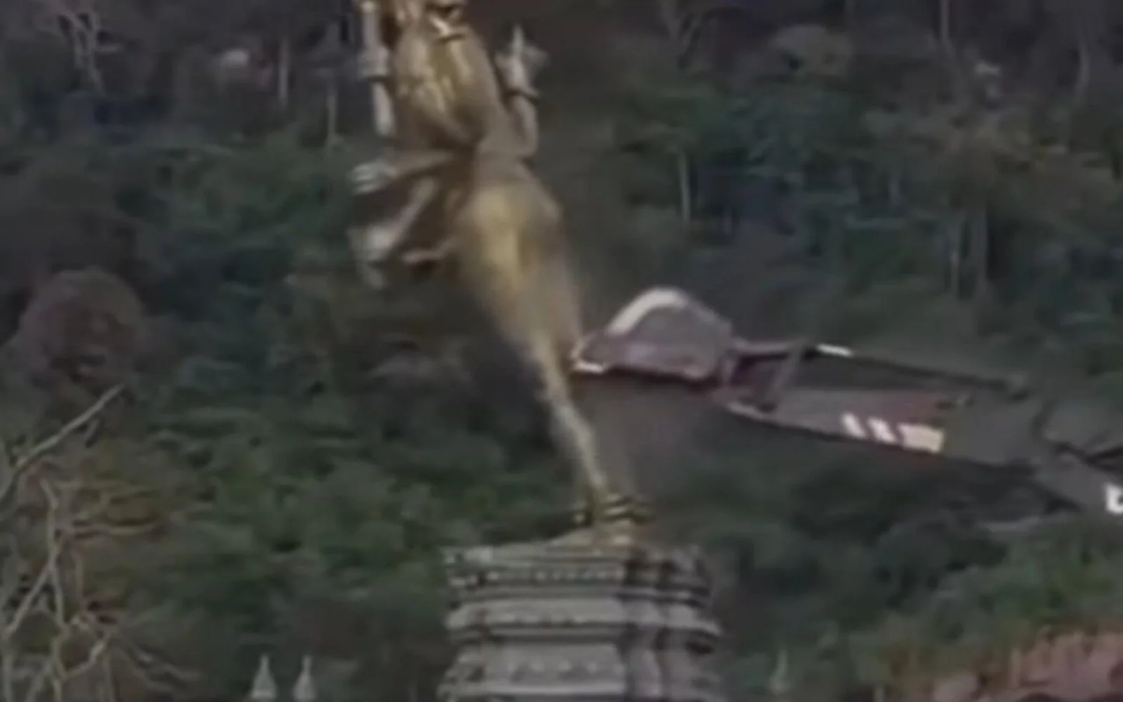 Thailand says Hindu statue removed to control border area