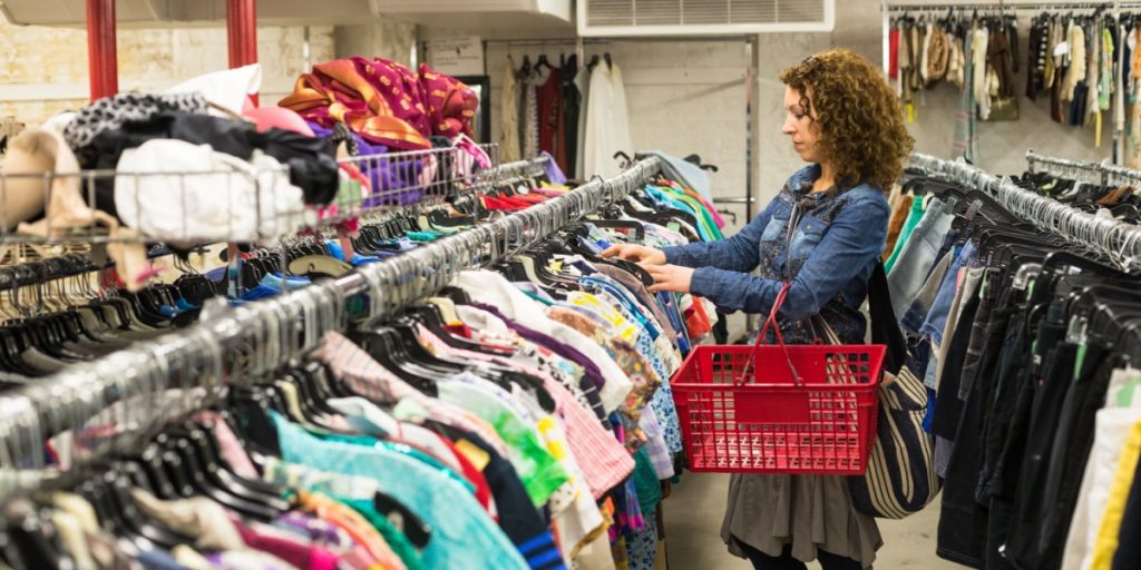Listan innehåller 5 saker som du aldrig bör köpa i en second hand-butik