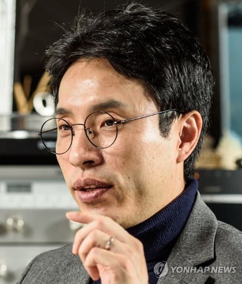 Top-notch music critic Kim Young-dae dies at 48