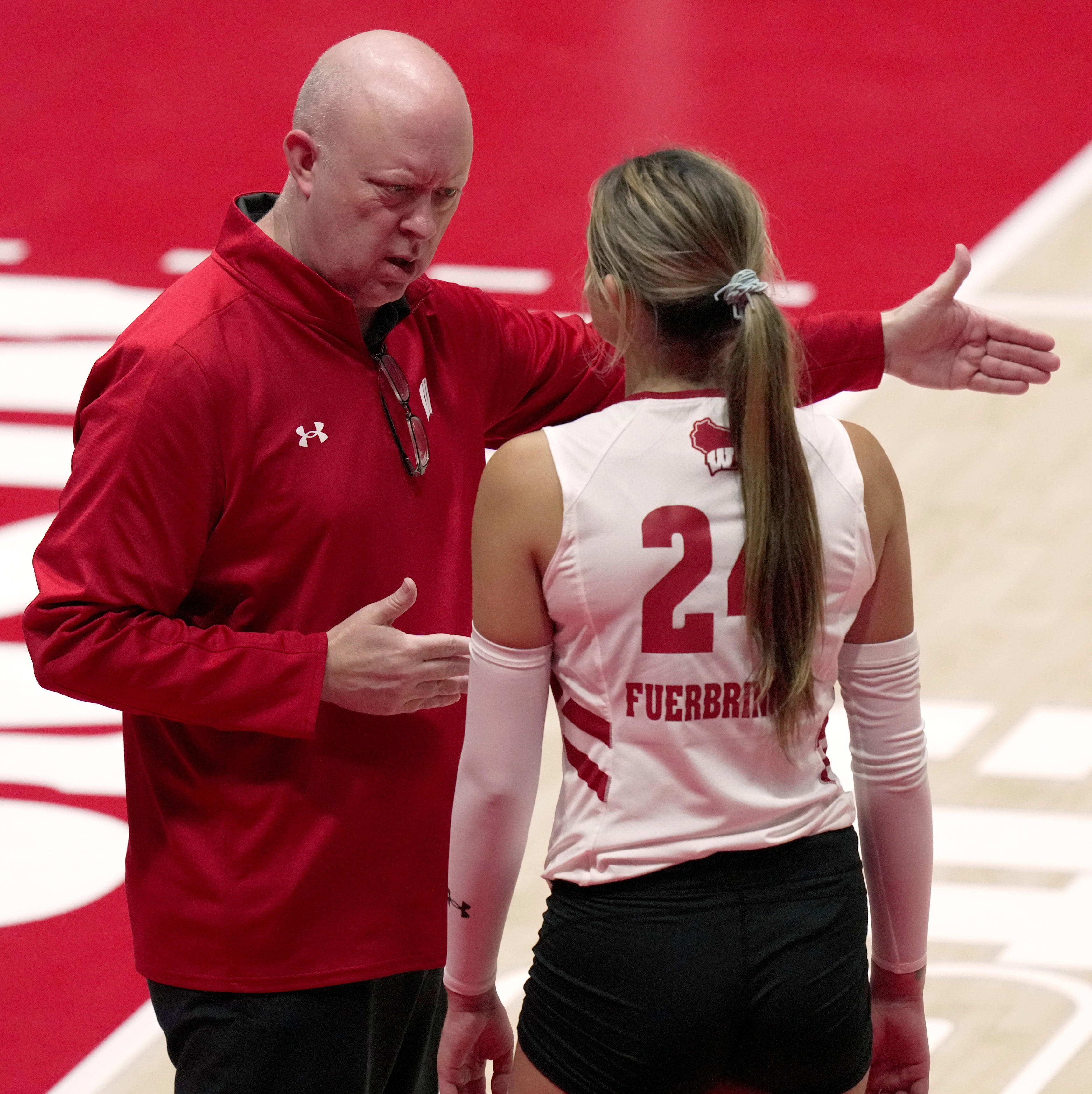 Badgers add top setter in 2026 freshman class after losing key reserve