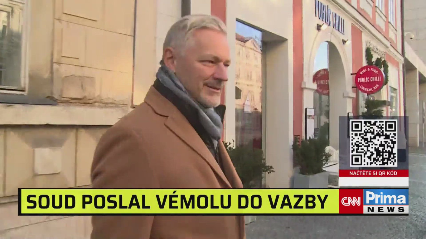 Vémola a další dva lidé skončili ve vazbě
