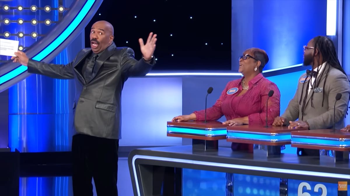 Steve Harvey gets buzzed by 'Family Feud' showrunners multiple times ...
