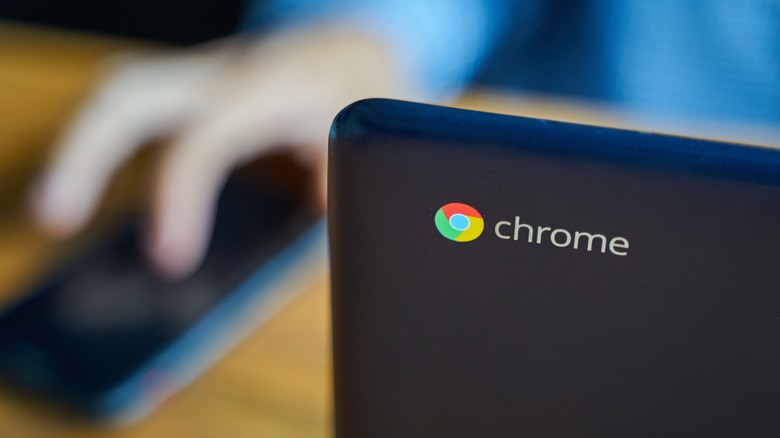 5 things to never plug into your Chromebook's USB ports