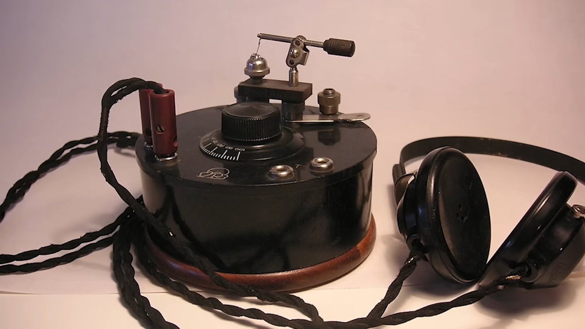 Did Tesla build a machine to talk to the dead?