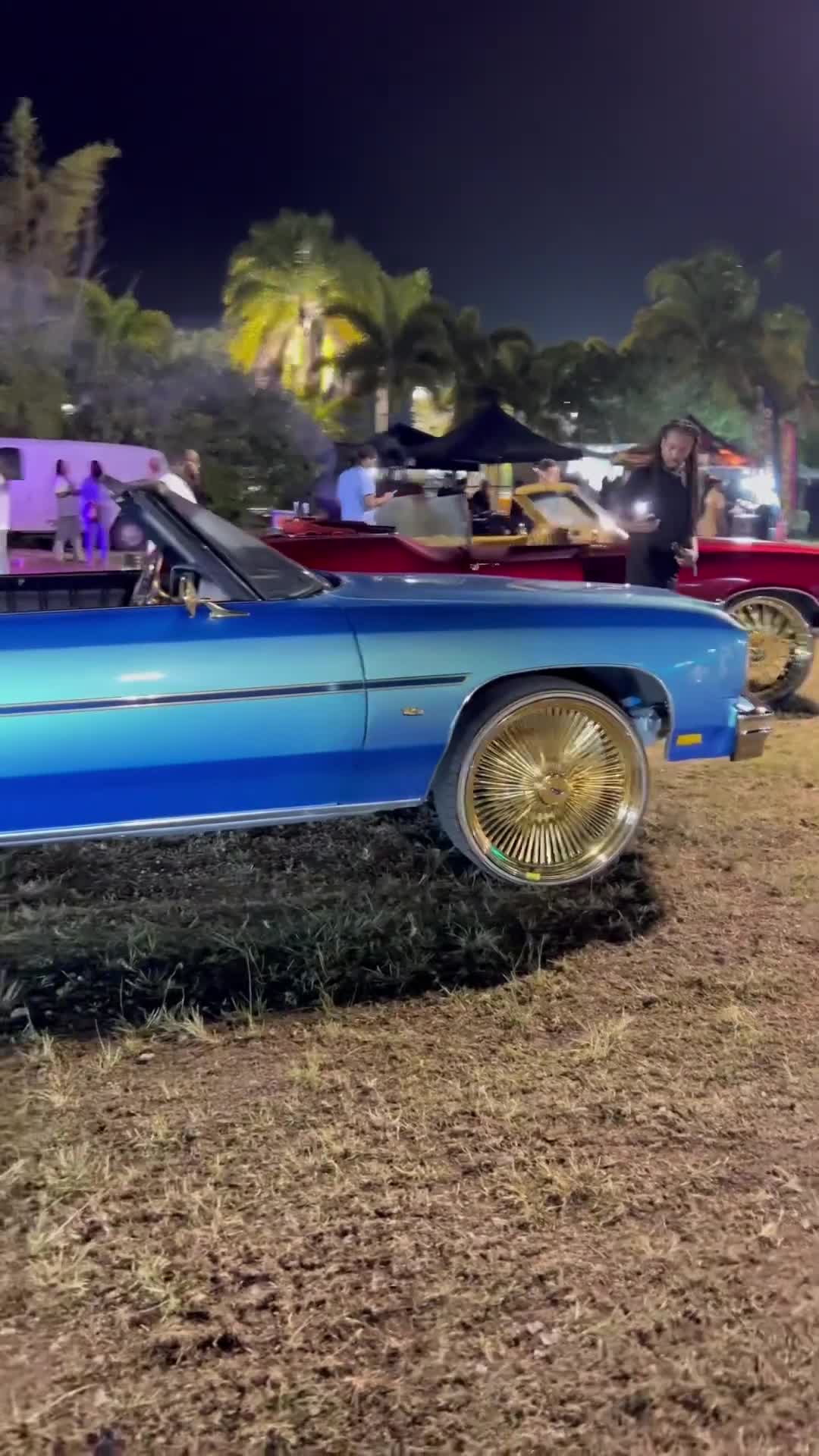 💦 75 Chevy vert on gold 24’s Daytons top 👋🏽 carshow