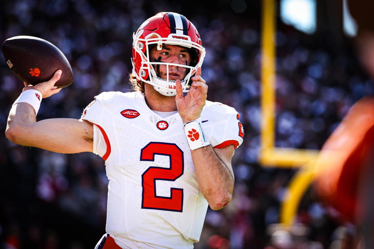 ESPN predicts the final score of Clemson vs. Penn State Pinstripe Bowl