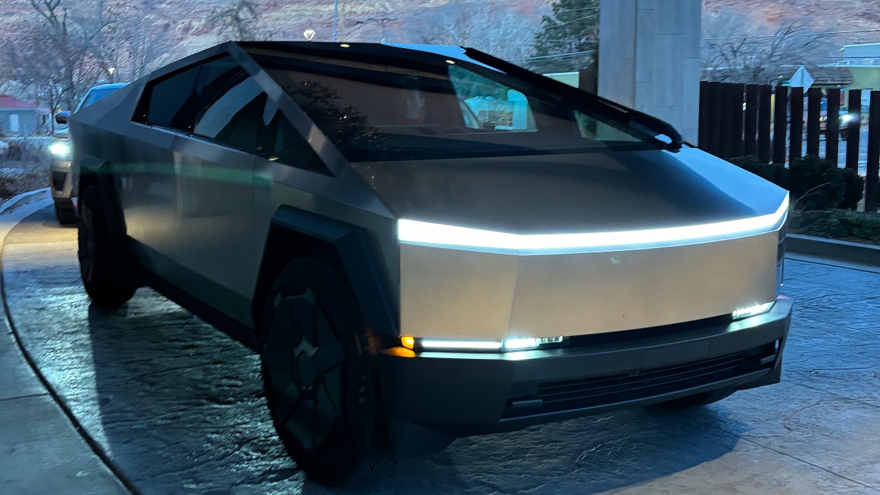 Tesla Cybertruck sales collapse — what went wrong