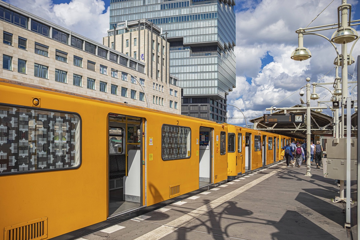 BVG postet Video von Türstörung: Fahrgäste begeistert – "Nett"