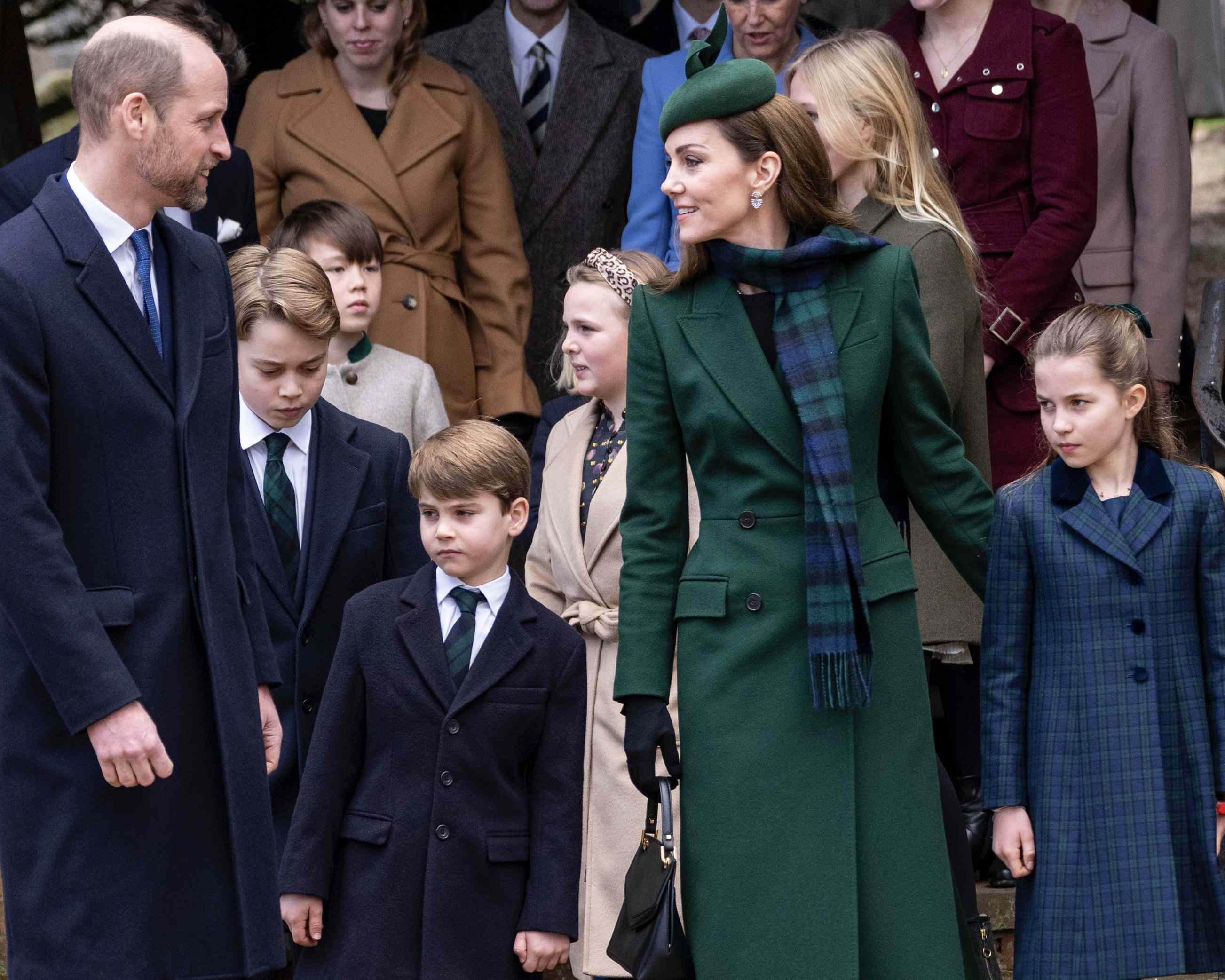 The royal Christmas dinner seating chart follows two strict rules