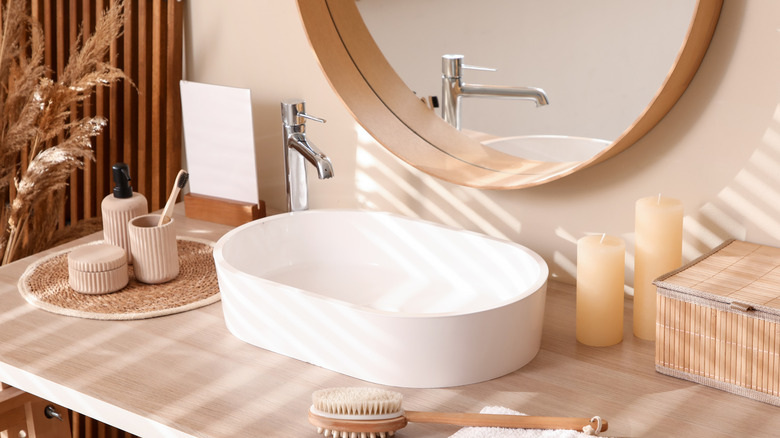 The non-traditional bathroom mirror shape that'll be trending in 2026