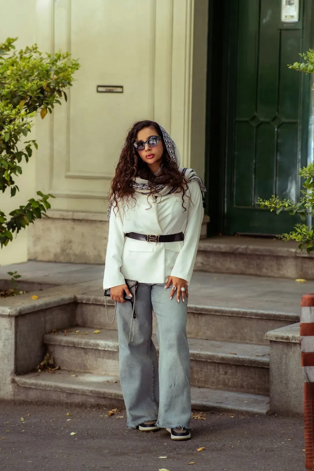 3 outfit details that add visual weight - and 5 that reduce it