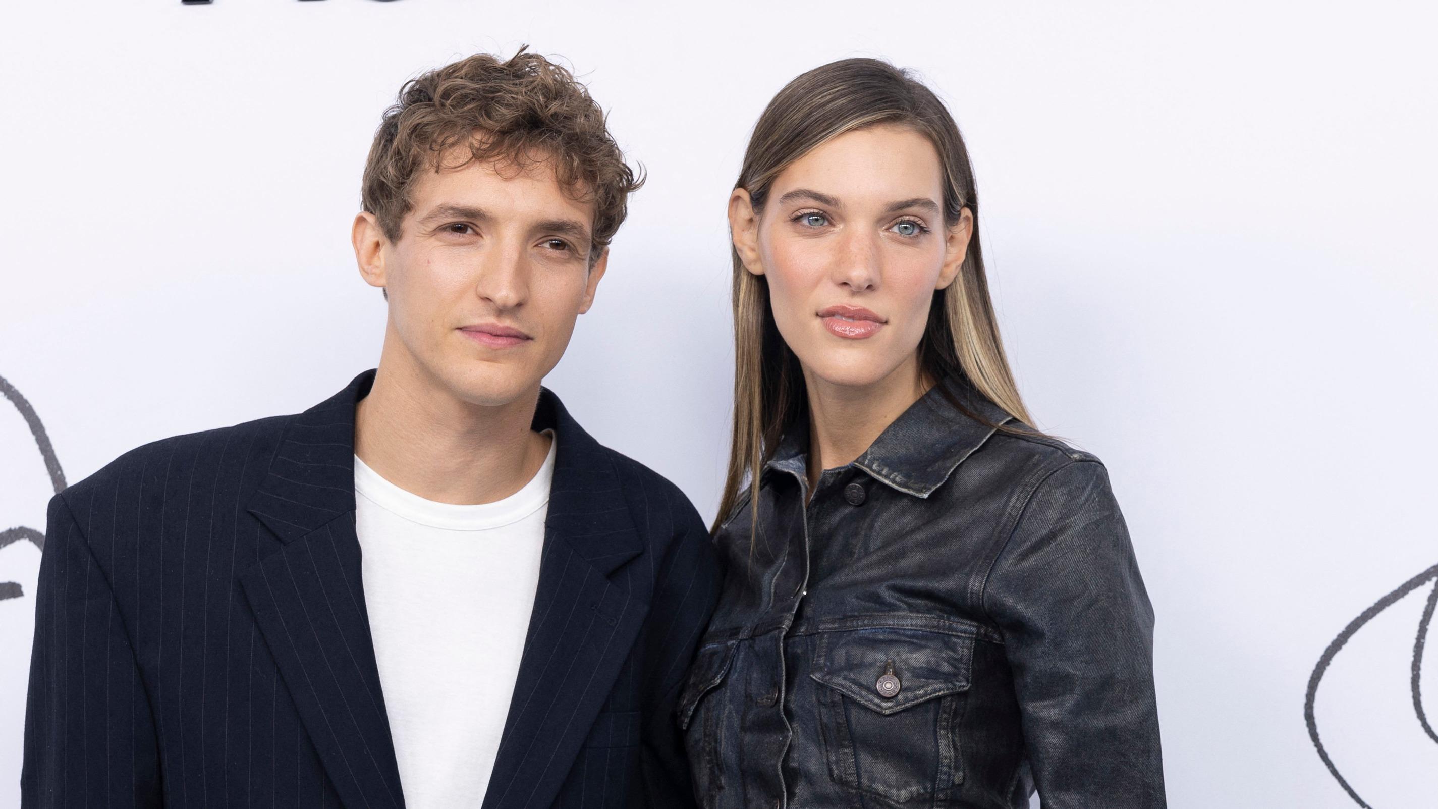 Charlotte Cardin en deuil : avec son chéri Aliocha Schneider, elle rend ...