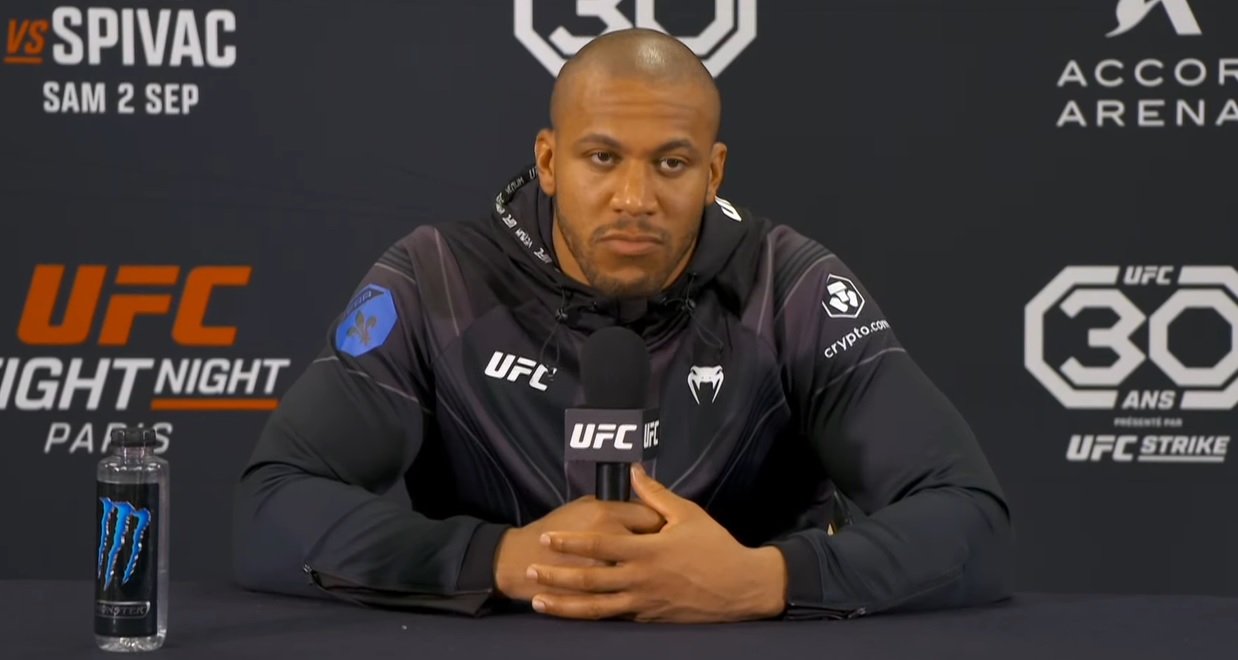 Joe Rogan aponta possível adversário surpresa para Alex Poatan no UFC