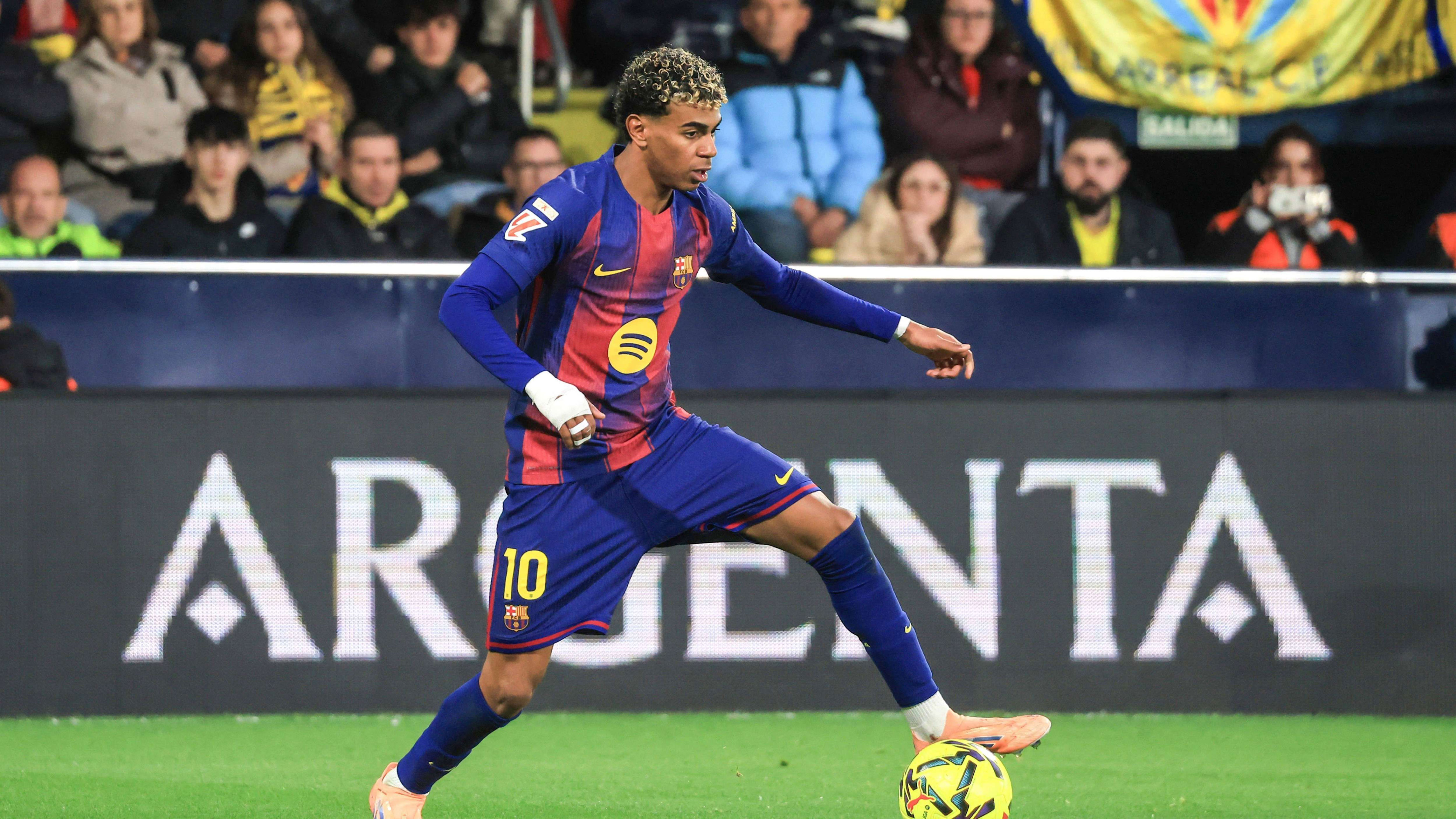 Lamine Yamal im Trikot eines Bayern-Stars