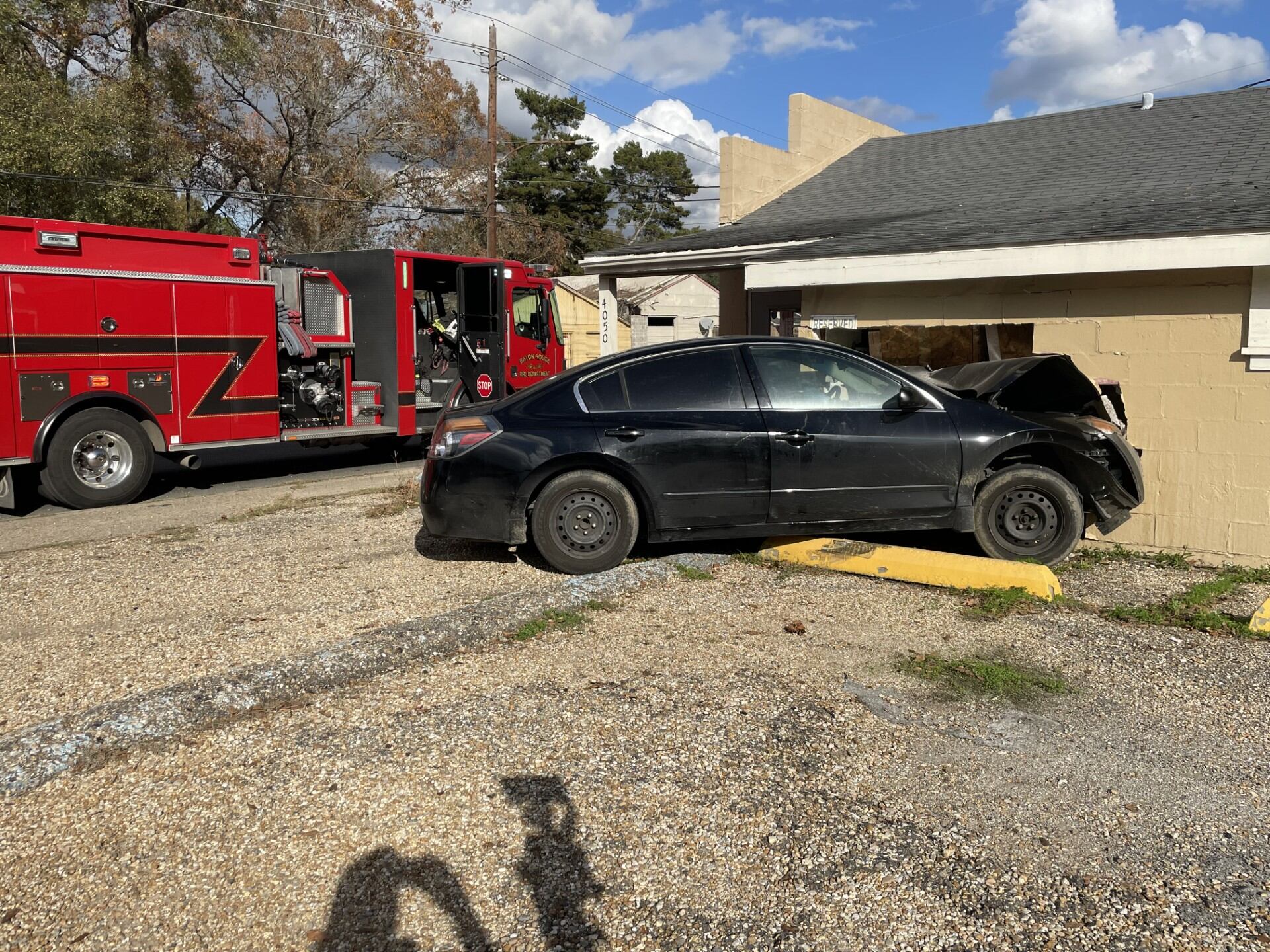 Car crashes into laundromat building on Christmas Day; no injuries reported