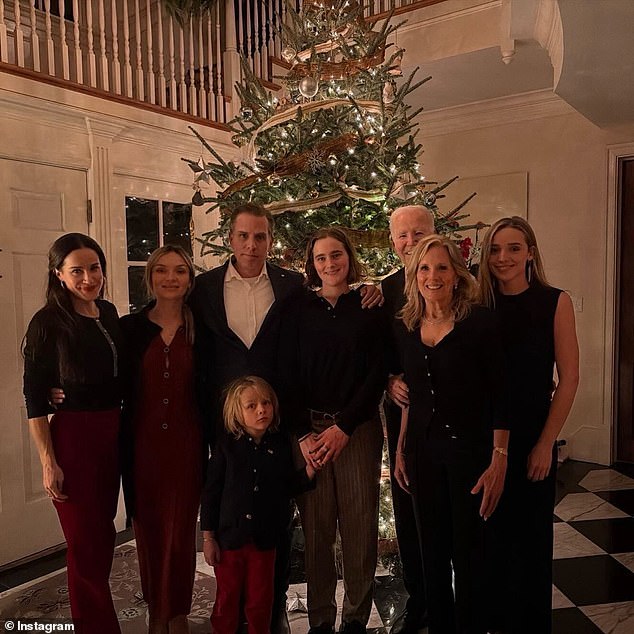 Joe Biden posts confusing Christmas card of his whole family but fans ...