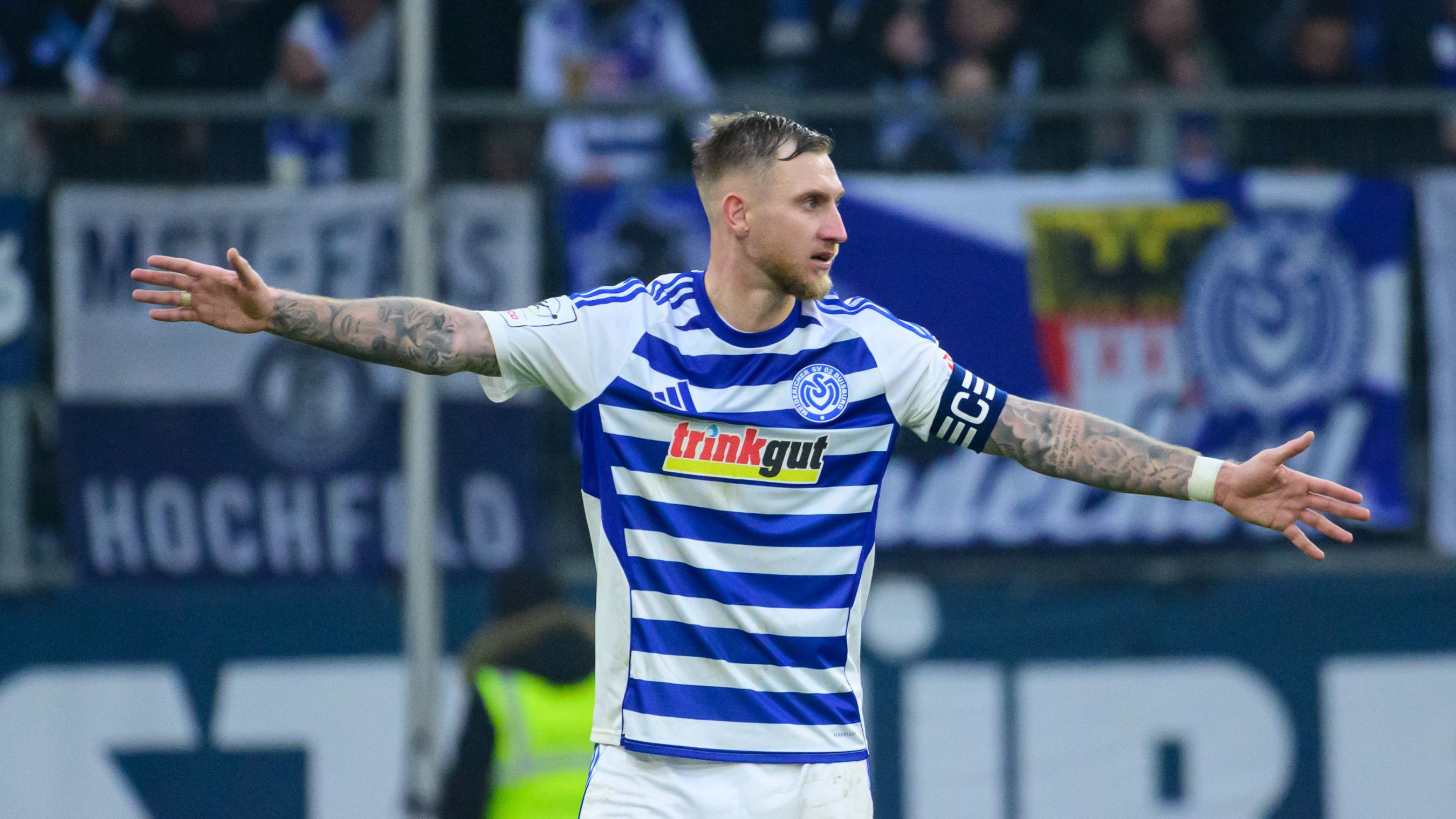 Per Videobotschaft: Hahn verlängert in Duisburg