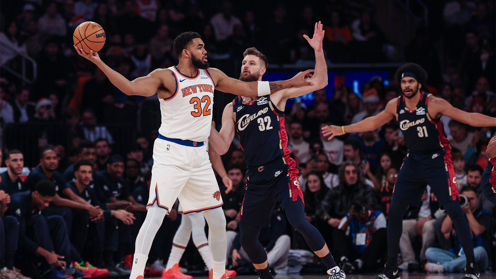 Watch Mickey Mouse, Goofy give Cavs, Knicks pregame NBA Christmas speeches