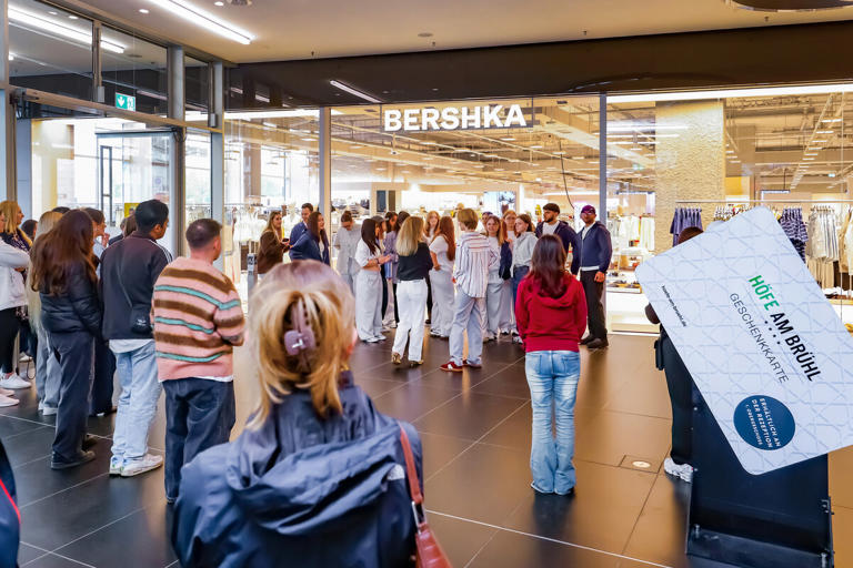Riesen-Andrang in den Höfen am Brühl: Fast-Fashion-Marke Bershka ...