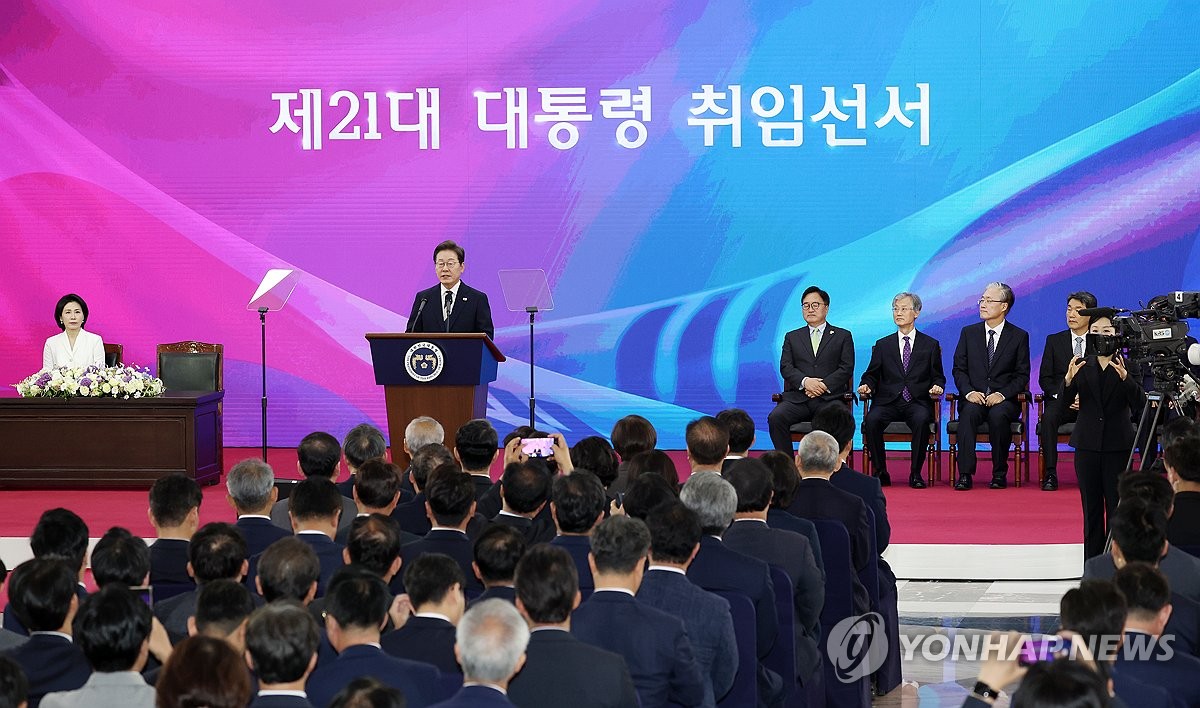 (New Year special) 7 months into presidency, Lee refocusing diplomatic ...