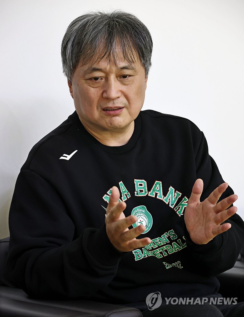 Coach of women's pro-basketball team Bucheon Hana Bank