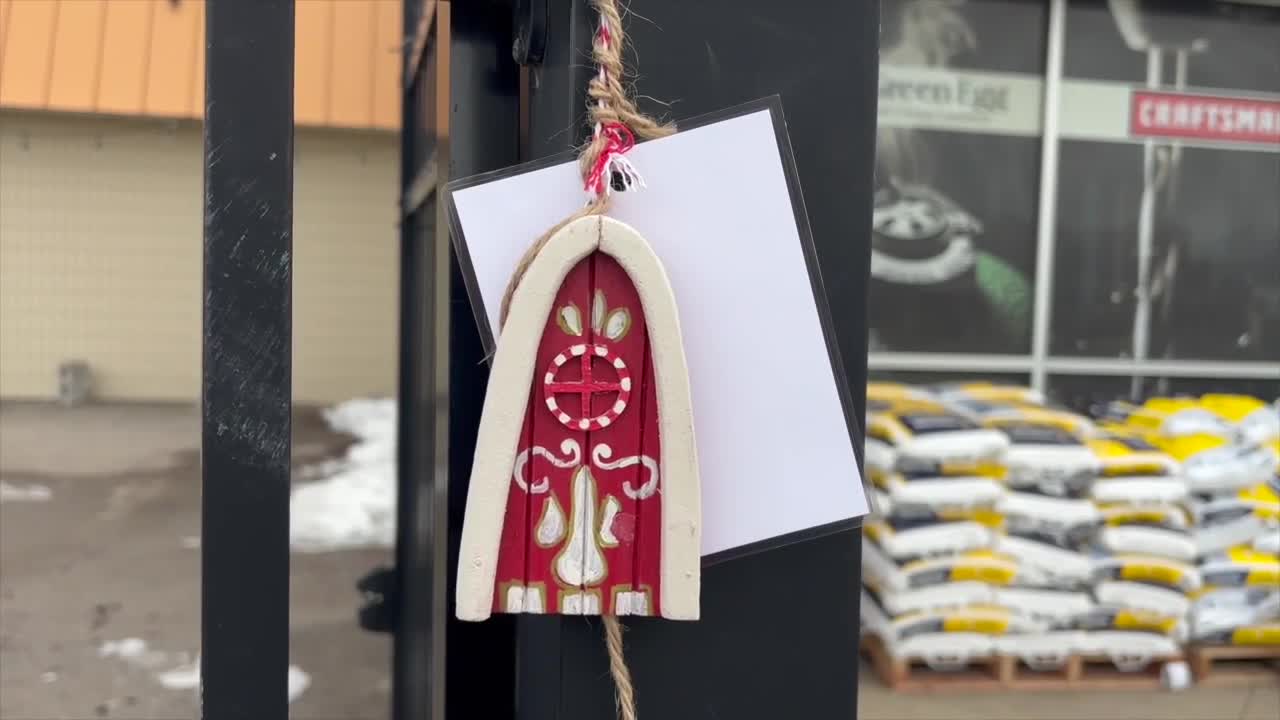 Hudsonville's elf door hunt brings families downtown after the holidays