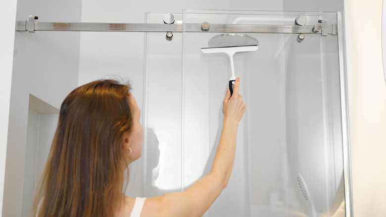 How to pick the best shower squeegee to simplify cleaning