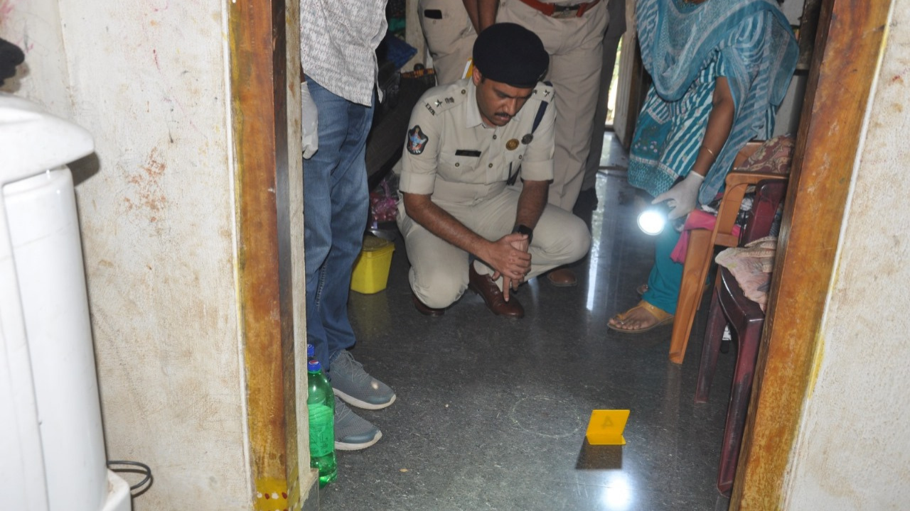 Bengaluru horror: Man stabbed to death by wife after domestic dispute ...