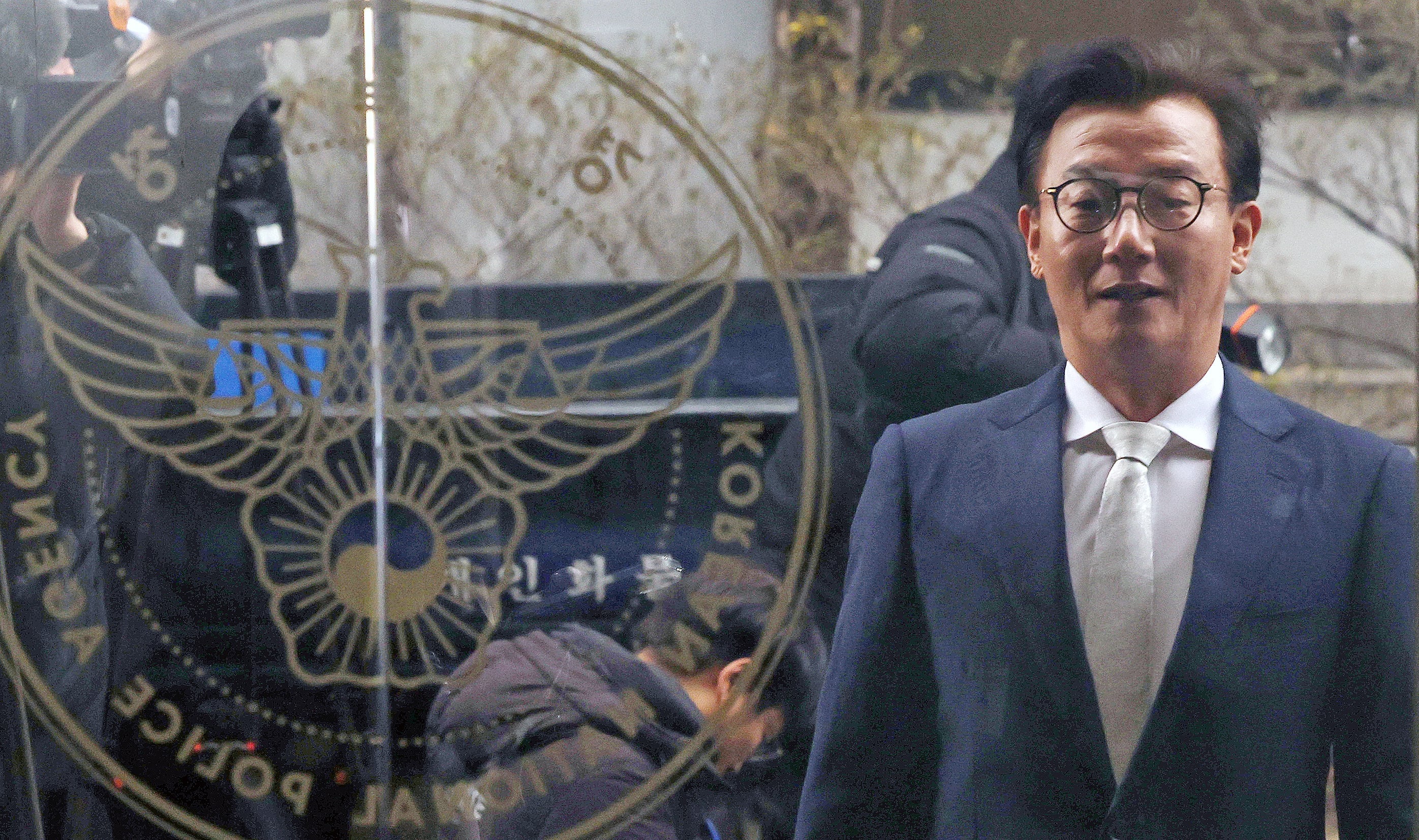 Police raid Cartier, Bulgari in lawmaker's luxury watch probe