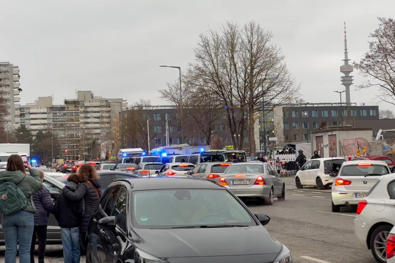Doch kein Schuss: Werbeaufsteller löst Panik und Großeinsatz im OEZ aus