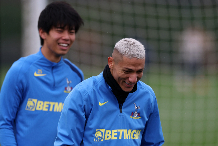 Sonny, do you want to play with me? → We can't leave Tottenham yet. We ...