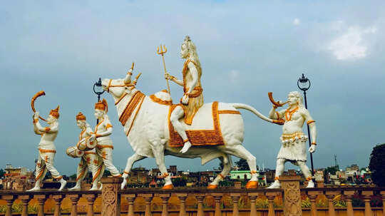 Why is Nandi always facing Lord Shiva in Hindu temples and why do we ...