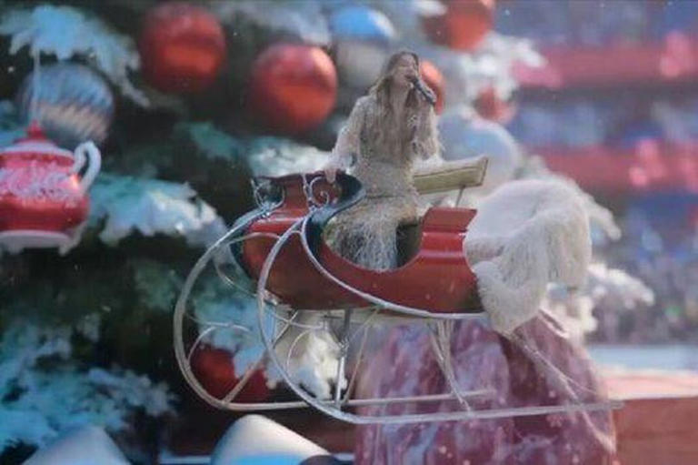 Netflix NFL viewers slam Kelly Clarkson's Christmas Day performance ...