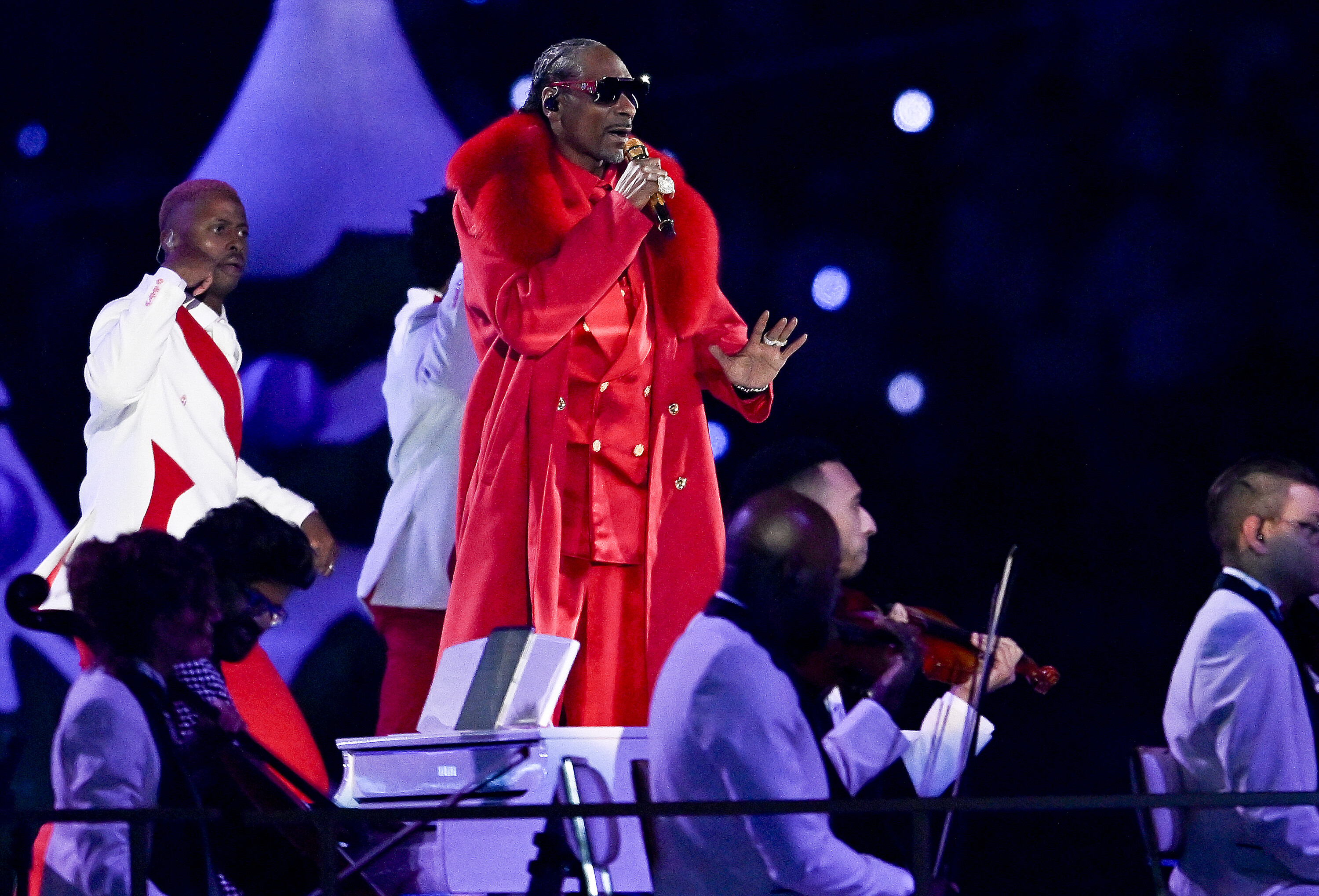 Snoop Dogg scores with unlikely collaborators during Vikings halftime show