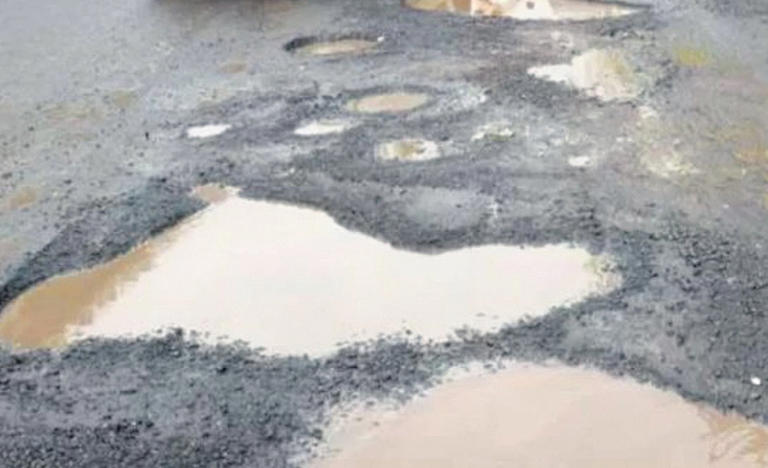 Pothole, streetlight problems remain top complaints on PWD roads in Delhi