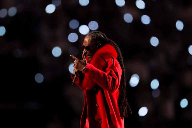 Snoop Dogg's 'amazing' Christmas halftime show featured a country star ...