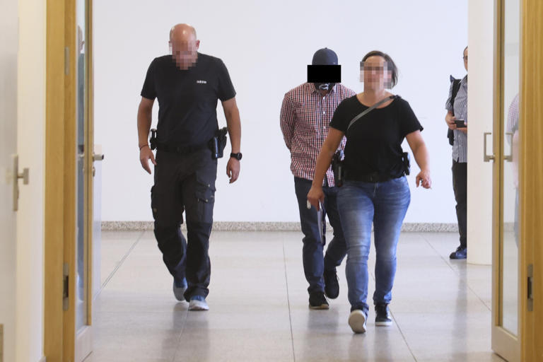 Dynamo-Randalierer muss hinter Gitter: Er bat selbst um ein Stadionverbot