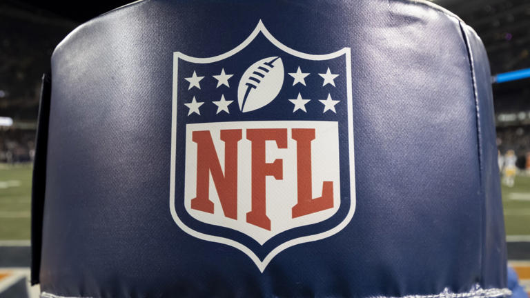 What NFL games are on today: Week 17 Sunday schedule, TV channels, live ...