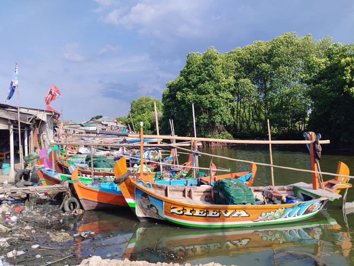 Musim Angin Barat: Nelayan Jakarta Terjebak di Darat – Daily Semarang