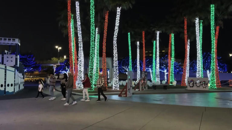 Gulfport Harbor Lights draw Christmas Day crowds